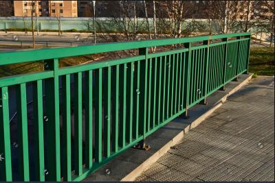 China Customizable Width Aluminum Safety Railing 36in Height Anti-Slip Surface for sale