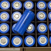 China Electric Vehicles 32700 LFP Cylindrical Cells 3.2v 6000mah Lifepo4 Cylindrical Battery for sale