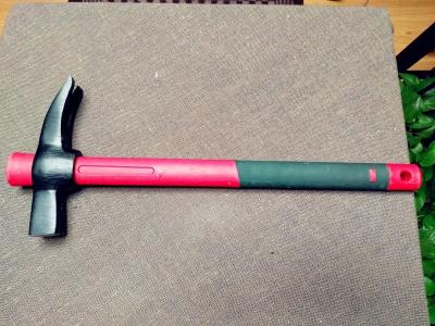 China 700g Italy Type Claw Hammer(XK0192)with powder coated surface and rubber handle for sale