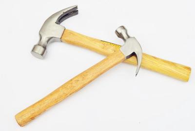 China Forged Steel Carpenter Hand Tools 16OZ American Type Polishing Surface Wooden Handle Claw Hammer Nail Hammer for sale