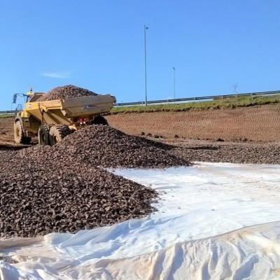 China Industrial Grade Polypropylene PET Woven Geotextile Fabric 300g Durable For River Embankment for sale