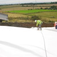 China Short Fiber Needle Punched Non Woven Geotextile Fabric For Sand Filtration Pavement Reinforcement for sale
