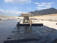 China UV Protected Black HDPE Geomembrane Liner For Artificial Lake Construction for sale