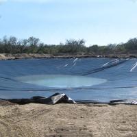 China Length 50 to 100m HDPE Geomembrane Liner Offering Tensile Strength Above 15MPa and Carbon Black Content Ranging from 2.0 to 3.0 Percent for sale