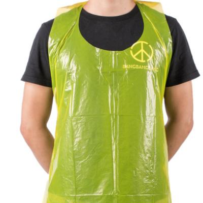China Disposable PE Apron 132x80cm Anti-Oil Plastic Apron for Kitchen BBQ Camping for sale