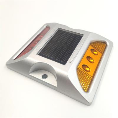 China Tacha Solar Driveway Marking Reflector Ojos De Gato Vial Aluminum Solar Led Flash Raod Stud Roadstuds Road Spike for sale