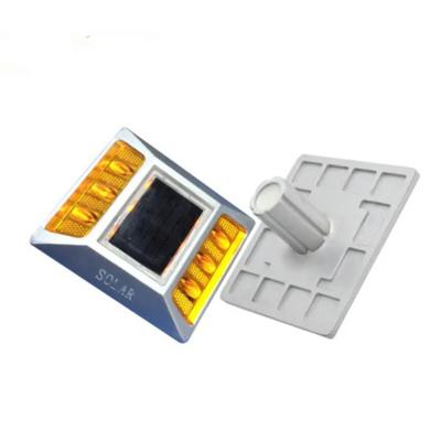 China Traffic Warning Aluminum LED Reflector Wireless Solar Road Marking Stud Cat Eye Reflective Pavement Marker Light for Highway for sale