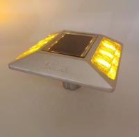 China Traffic Warning Aluminum LED Reflector Wireless Solar Road Marking Stud Cat Eye Reflective Pavement Marker Light for Highway for sale