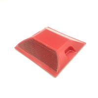 China Reflective Plastic Road Stud Marker UK-R001 20T Load Capacity 100*100*18mm for sale
