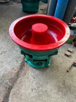 China Vibratory Tumbler Polishing Machine for Zinc Metal Parts Jewelry Vibrating Tumbler for sale
