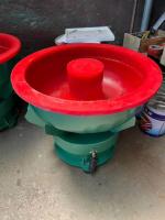 China Vibratory Tumbler Polishing Machine for Zinc Metal Parts Jewelry Vibrating Tumbler for sale