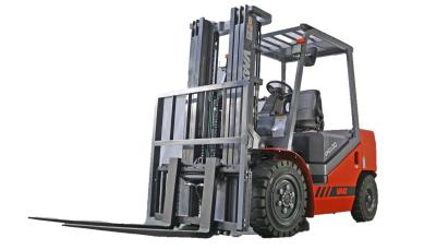 China Counterbalance Diesel Powered Forklift / High Reach Forklift Load Capacity 4000kg for sale