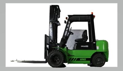 China Motorized Battery Operated Forklift Truck 2.5T With C490 Engine , Green for sale