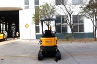 China EPA Standard 2000kg Diesel Mini Excavator For Farm Use Long Lifespan for sale