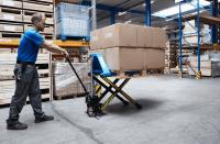 China Electric Scissor Pallet Lifter 1500kg Capacity 750mm Lift Height Maintenance Free Battery for sale