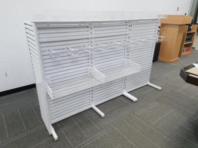 China Metal Store Display Fixtures Easy Installation Various Sizes Available for sale