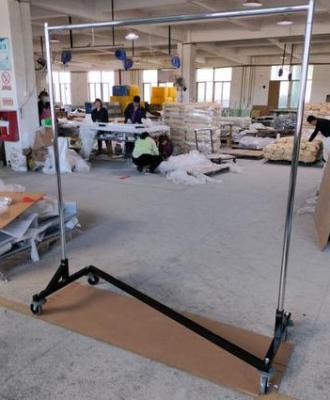 China Z Base Industrial Pipe Clothing Rack Retail Clothing Display Fixtures Long Lasting for sale