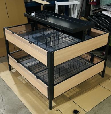 China Three Layers Mobile Wire Basket Shelf Large Powder Coat Finish Adjusted Partition for sale
