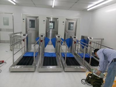 China Single Lane Footwear Sole Cleaning Machine , Sole Sanitising Machine For 2 Persons for sale