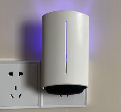 China Convenient Plug in Wall Mosquito Trap with Sticky Pads 79.8g Weight and 8.5*6*14.5CM Size for sale