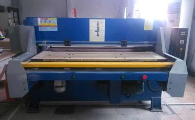 China Nonmetal Materials Hydraulic Die Cutting Machine Single / Double Side Automatic Feeding System for sale