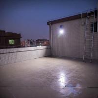 China Smart LED Solar Floodlight With Motion Sensor Dusk To Dawn For Garden Lighting for sale