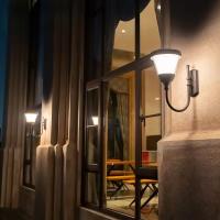 China LED Solar Wall Light With Easy Installation & Long Battery Life for Garage & Outdoor Entryway for sale