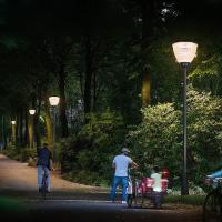 China Motion Sensor Solar Garden Lights Outdoor Dusk to Dawn Solar Security Lights with Remote Control for Garden for sale