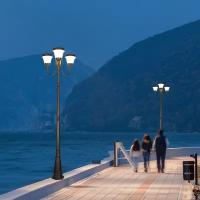 China Waterproof Solar Garden Lights Energy-Saving LED Auto On/Off for Patio Yard Decor for sale
