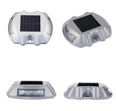China Solar Road Stud Light Outdoor Waterproof Reflective Traffic Warning Auto Charging for sale