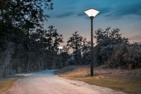 China Solar Garden Light 160 OSRAM LEDs, 30Ah LiFePO4 Battery, 2000LM, 3-5 Rainy Days Support for Garden & Pathway for sale