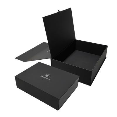 China Custom Logo Black Paper Magnetic Closure Foldable Gift Box Hot Foil/UV/Varnish Finish for sale