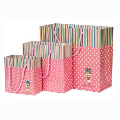 China Recyclable Rectangle Paper Shopping Bags Clothing Paper Wrapping Bag for sale