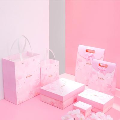 China Popular Shopping Bags Offset Printing Packaging Paper Gift Bag Set With Handles for sale