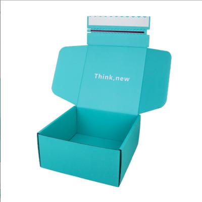 China 2mm Thick Custom 6x6x2 Corrugated Shipping Boxes With Gold Foil Stamping And Free Sample Tableware Recyclable for sale