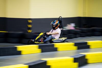 China 3000w Indoor Racing Electric Go Karts 32km/H Servo Motor Belt Drive 540w/H for sale