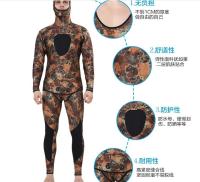 China 2mm 3mm Neoprene Long Sleeve Camo Diving Wetsuit for Men Quick Dry UV Protection for sale