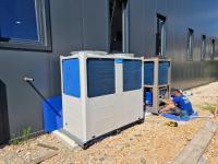 China Midea Modular Chiller Solutions From 75kW to 2.24MW with DC Inverter Technology Smart Modular Chiller Systems Designed for Growing Business HVAC Needs for sale