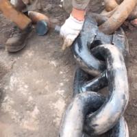China 105mm Galvanized High Strength Alloy Steel Stud Link Anchor Chain for Ships for sale