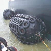 China Weather And Corrosion Resistant Marine Rubber Fender with High Energy Absorption and Chain and Rope Net Mounting for sale