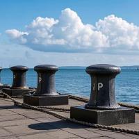 China Single Bitt Bollard Heavy Duty Cast Steel 50-800kN for Marine Docking Port Mooring for sale