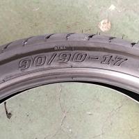 China Black Natural Rubber Motorcycle Tyre 90/90-17 6PR for Durable Performance for sale