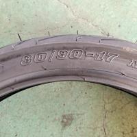 China Black Motorcycle Tire 2.75-17 to 110/90-16 6PR 8PR Natural Rubber 35-55% Rubber Content for sale