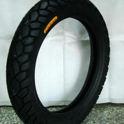 China Natural Rubber Motorcycle Tire 300-18 6PR 8PR TT TL with 5000 Pcs Daily Capacity for sale