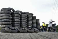China Natural Rubber Motorcycle Tire 300-18 6PR 8PR TT TL with 5000 Pcs Daily Capacity for sale