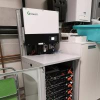 China SPH 3000-6000TL BL-UP 3KW-6KW Hybrid Solar Inverter Single Phase Hybrid Inverter for sale