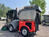 China Kawasaki Hydraulic Pump Used Germany HAKO 1433 Road Sweeping Machine with Consumption for sale