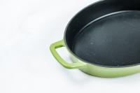 China OEM Cast Iron Oval Baking Dish Easy lifting for Induction Stove tops for sale