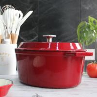 China Enamel Oval Cast Iron Casserole 4.5 Quart With Functionality And Style for sale
