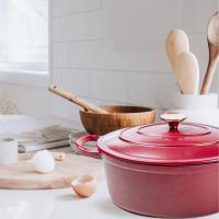 China Matt Red Cast Iron Dutch Oven 4.5 / 7.2 Quart For Induction Stove for sale